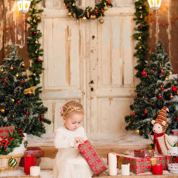 Christmas Photography Backdrops White Door Little Girl Christmas Wreath ...